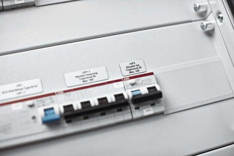 Eltavler i dansk kvalitet til hurtig levering